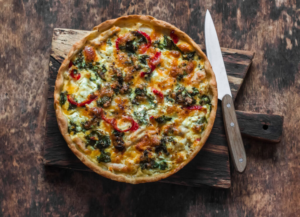 Hot chicken pie with feta cheese, kale and paprika - Wine and food mat ...